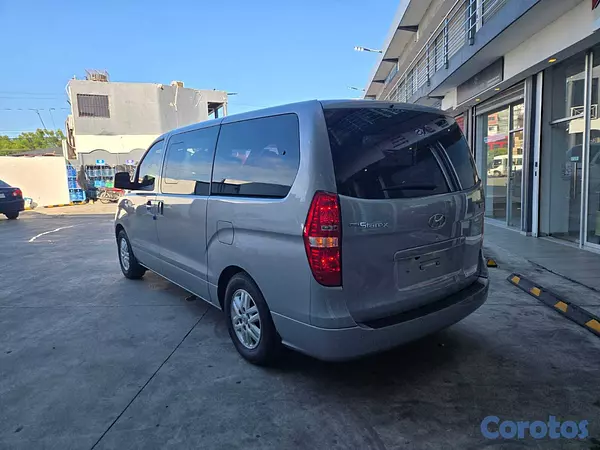Corotos | HYUNDAI GRAND STAREX 2021 GRIS