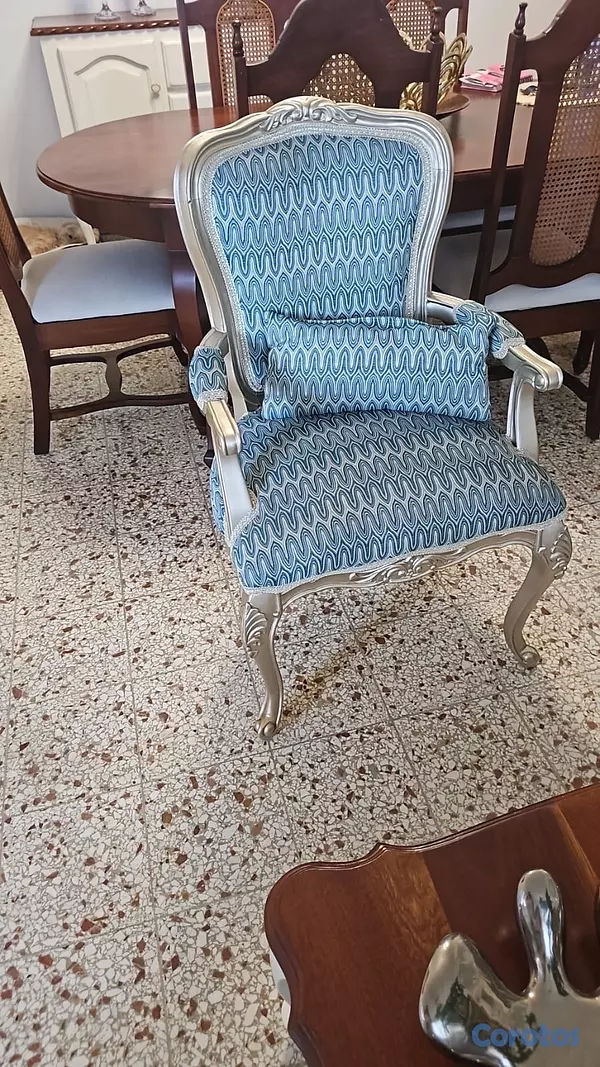 Corotos | Butaca azul en caoba