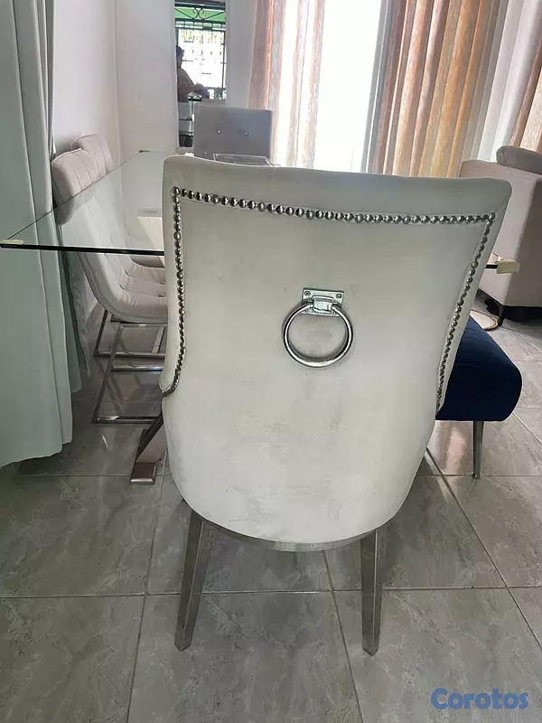 Corotos | ¡Hermoso y Elegante Juego de Comedor Moderno con Tope de Cristal!