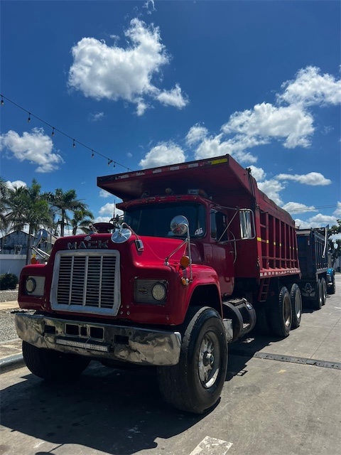 Corotos | Camión volteó Mack r600 89