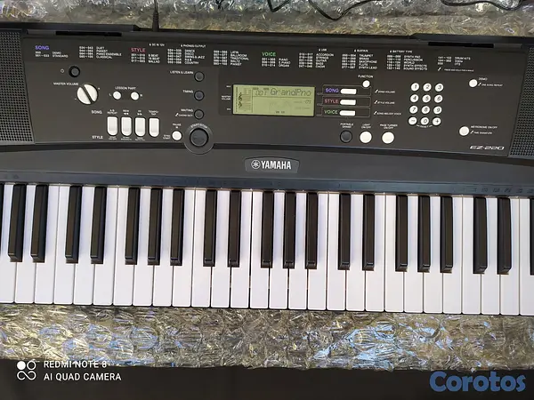 Corotos | PIANO YAMAHA EZ-220 SENSIBLE !!EXCELENTE ESTADO!!