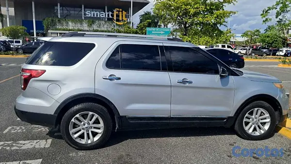Corotos | Ford Explorer 2014 XLT – 3 Filas, asientos en piel