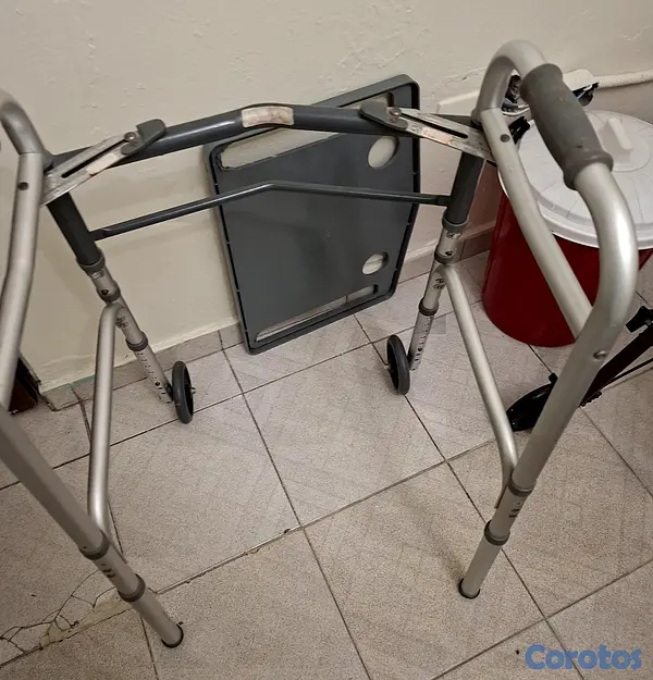 Corotos | Andador de Aluminio con Ruedas y Bandeja Ajustable